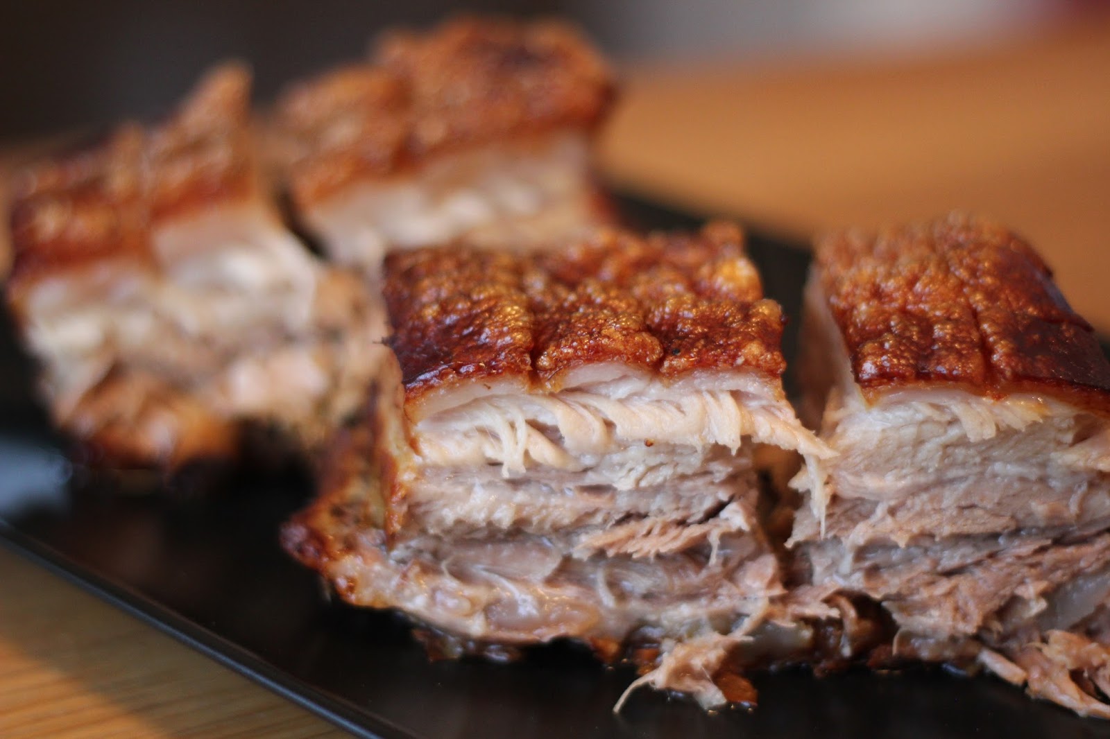 Langstekt ribbe fra en glad gris - ubetalelig!