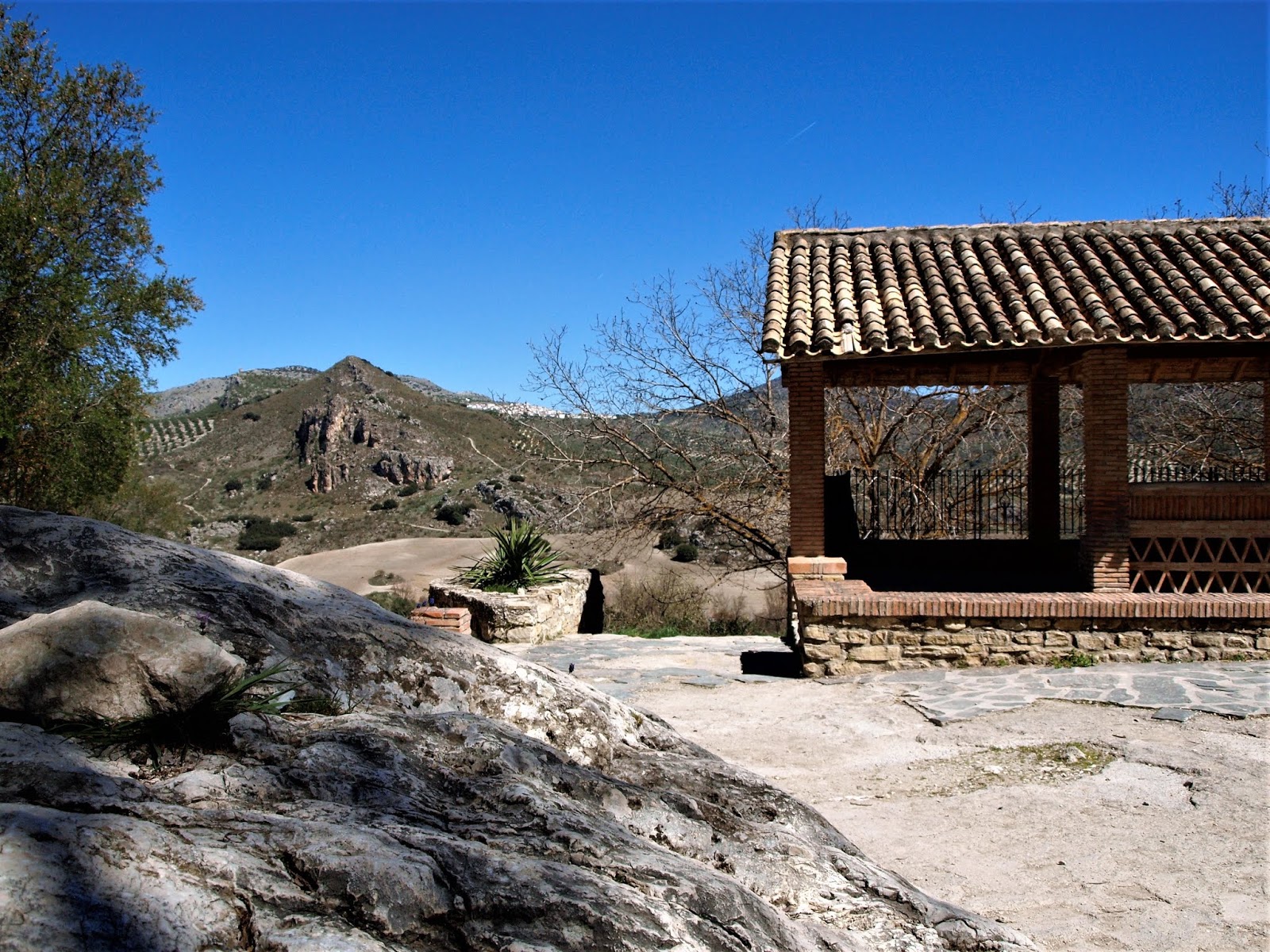 Caminando por Sierras y Calles de Andalucía: Tózar y entorno (Granada)