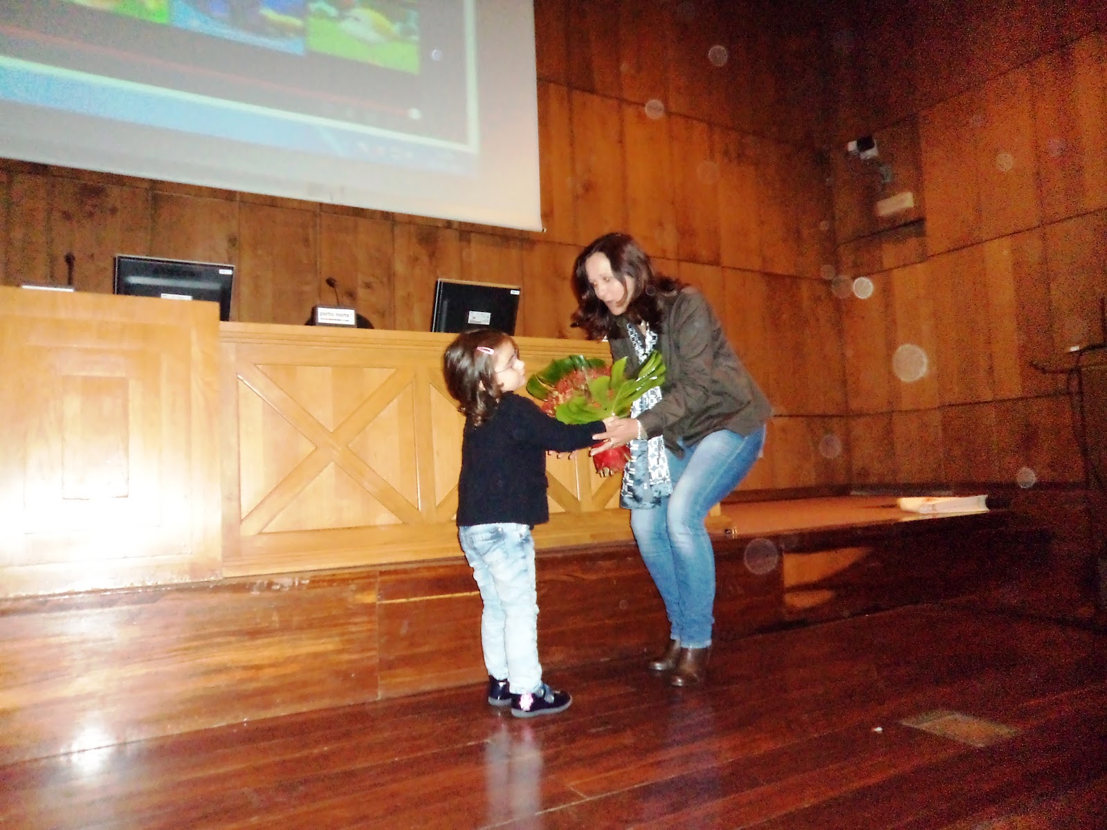 PRÉ Histórias: Apresentação de "Agripino, o vírus da gripe A"