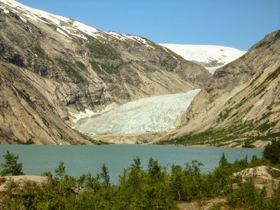 Strandadalen: Landformer danna av brear