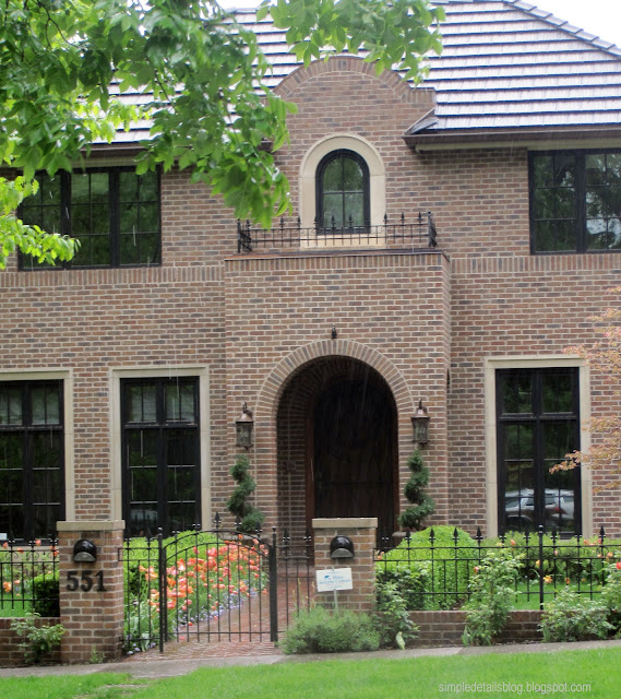 Simple Details: neighborhood tour...