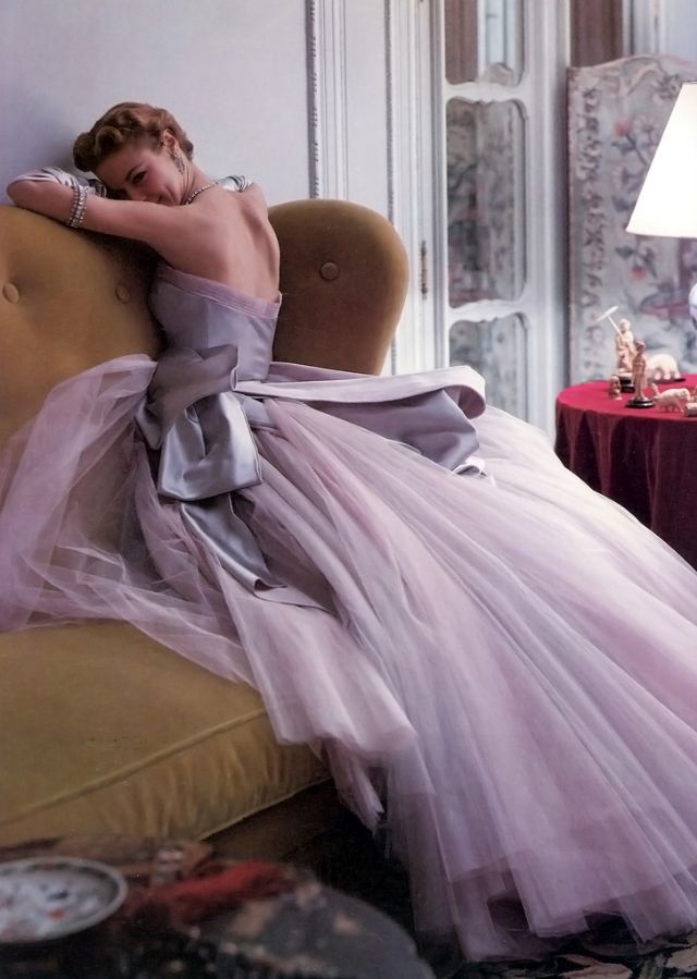 30 Amazing Color Photos of Iconic Vogue Model Jean Patchett in the ...