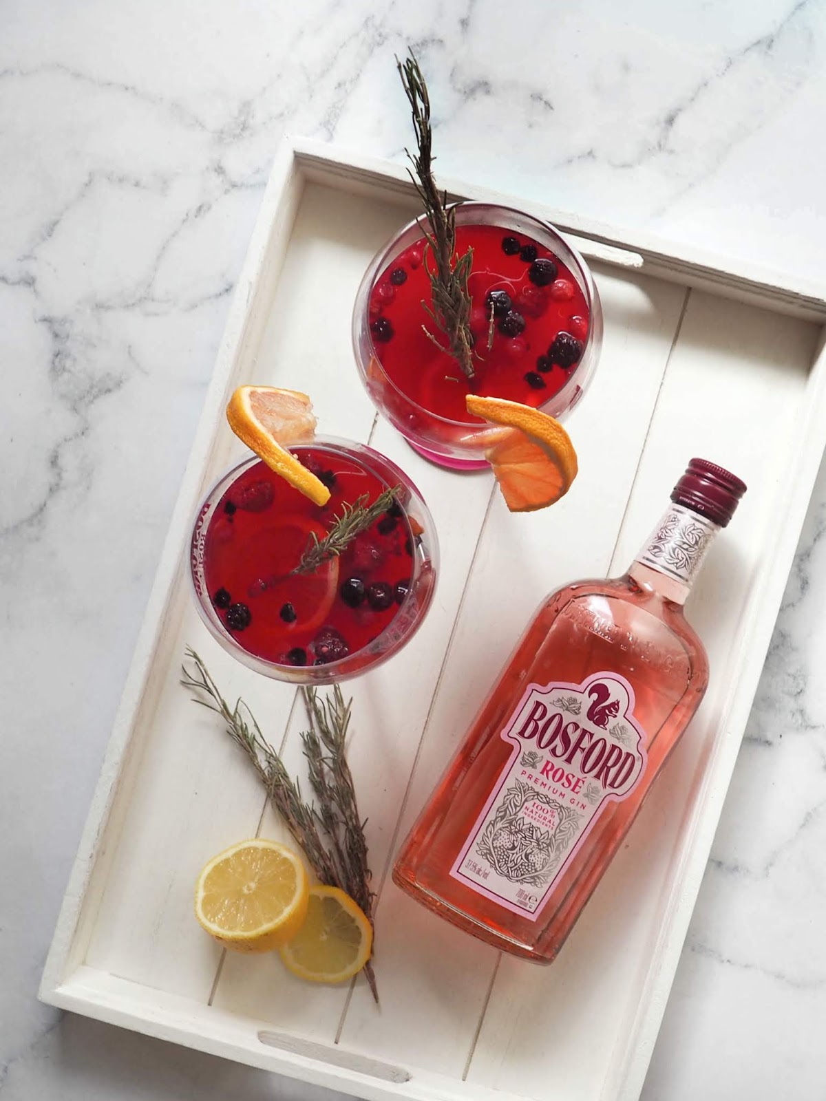 Coktail gin, pamplemousse et fruits rouges