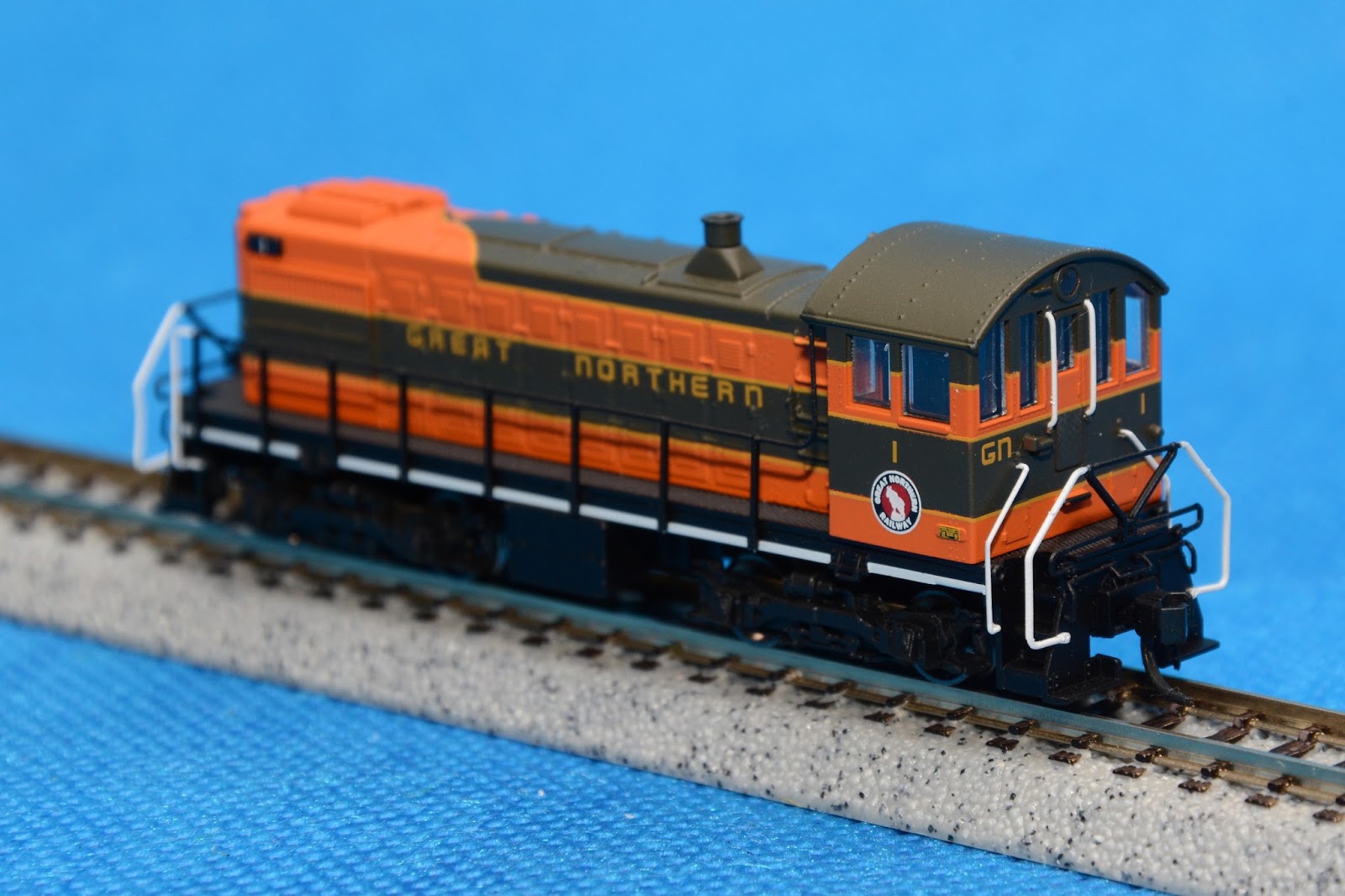My Miniature Worlds: Atlas 40000721, N-Scale Alco S2 diesel engine