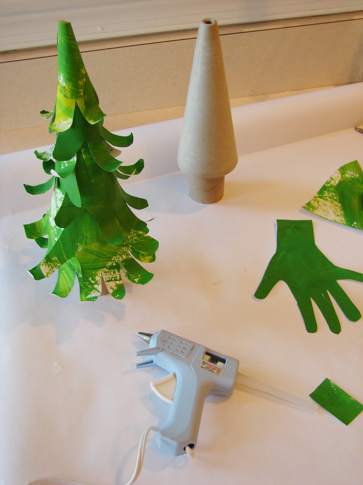 mk inspired: O Handprint Trees!