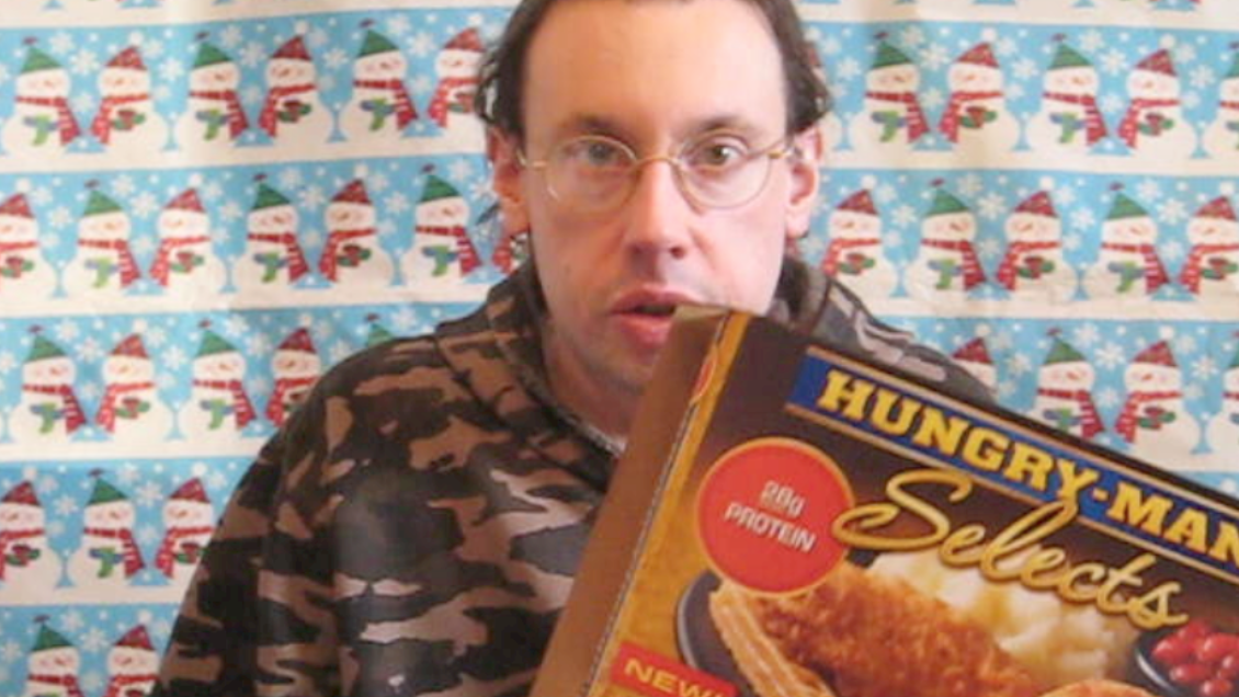 Robert Dyer @ Bethesda Row: HUNGRY-MAN CHICKEN AND WAFFLES REVIEW (VIDEO)