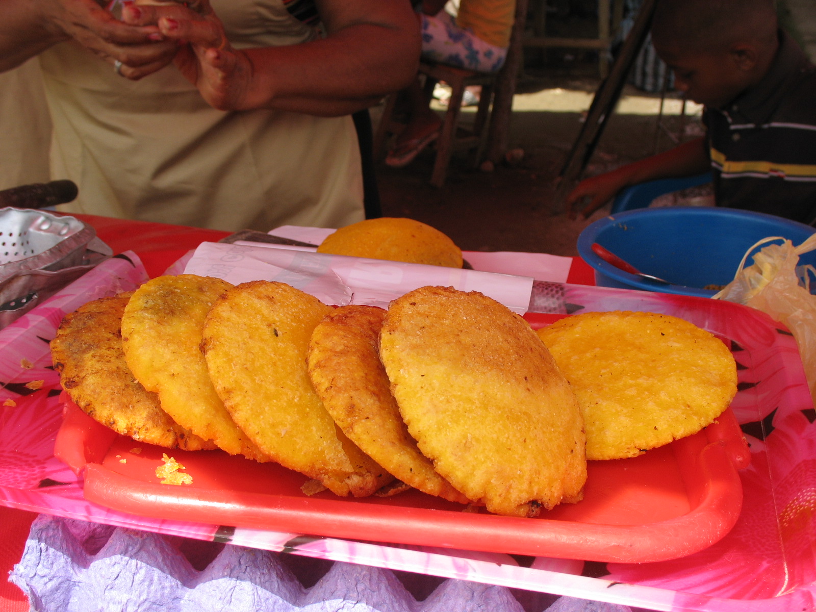 SABOREANDO A COLOMBIA: AREPA DE HUEVO O AREPA E'HUEVO