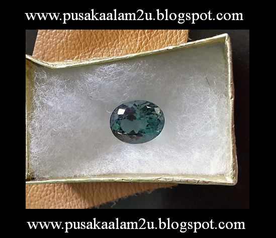 Pusaka Alam Ghaib Dan Mistik: Batu Topaz Air Kaca ( Gred AAA++ ) -SOLD-