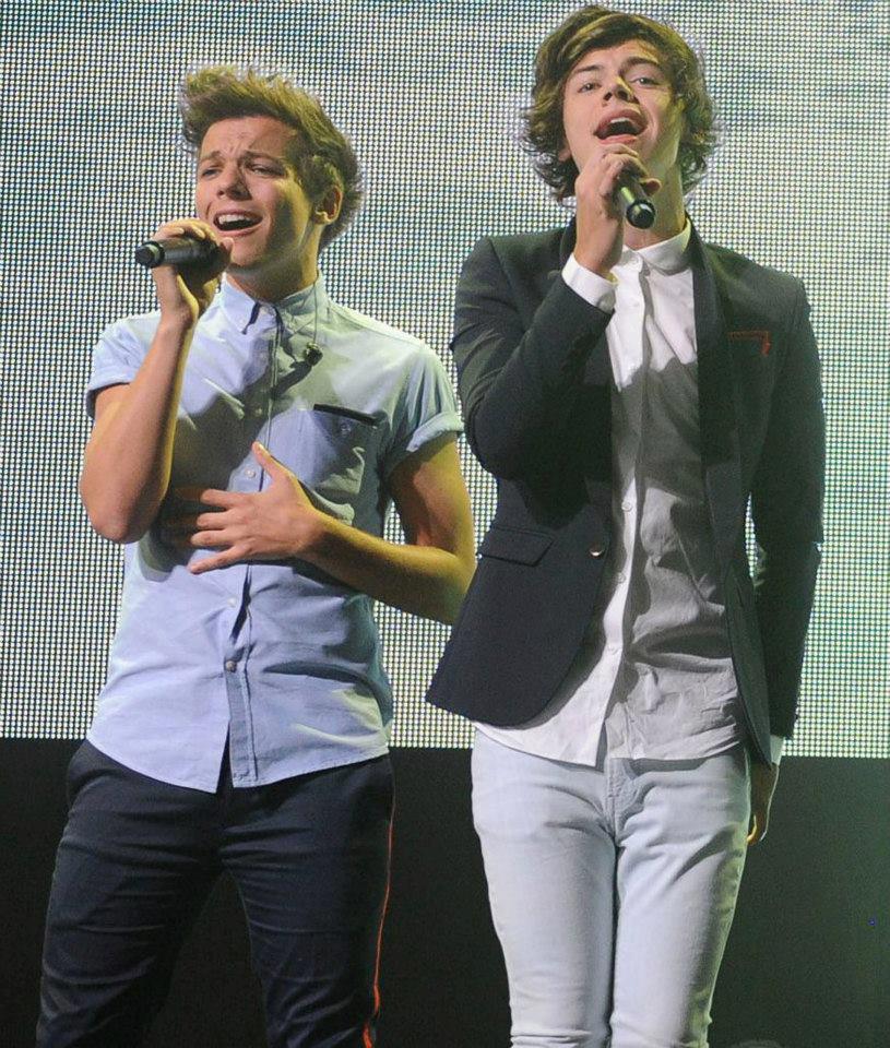 Live While We're Young : One Direction at iTunes Music Festival (JUST NOW!)