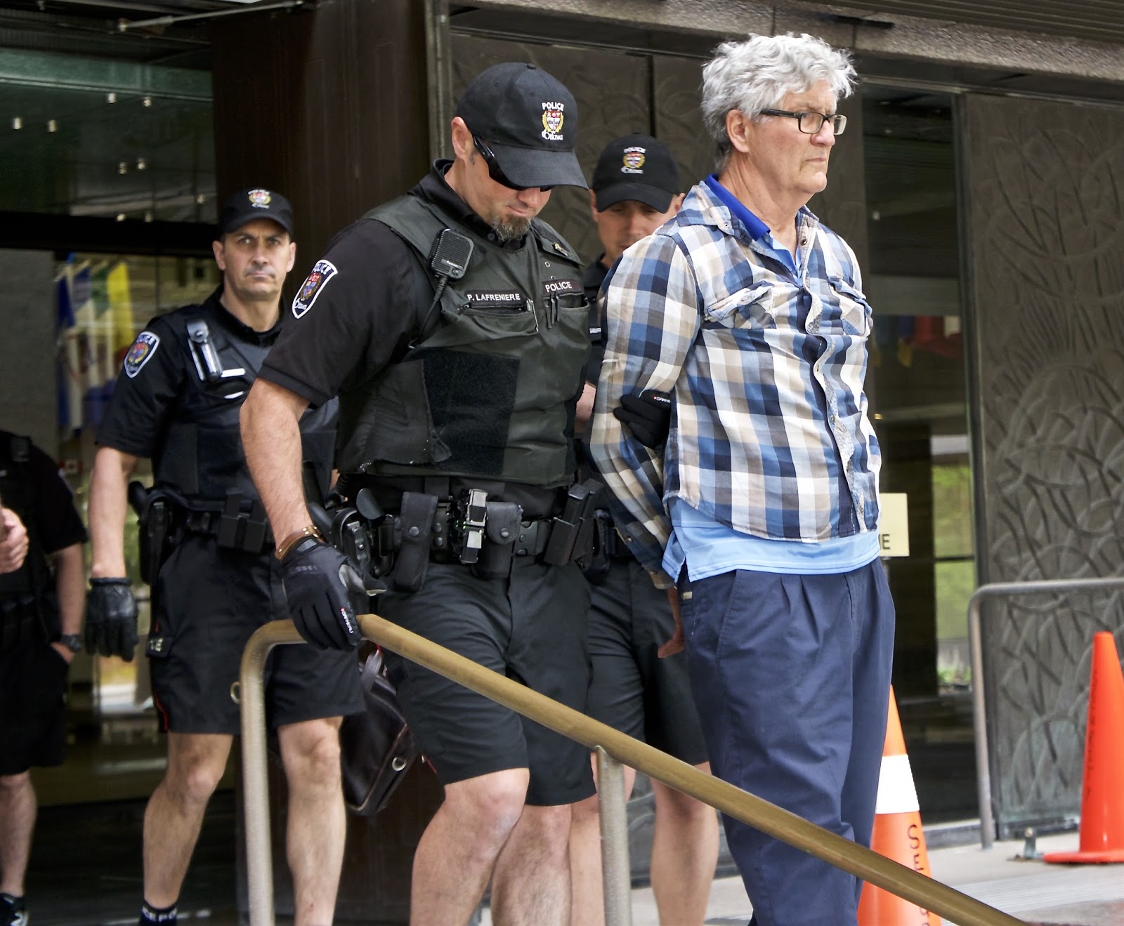 Homes Not Bombs: June 2016