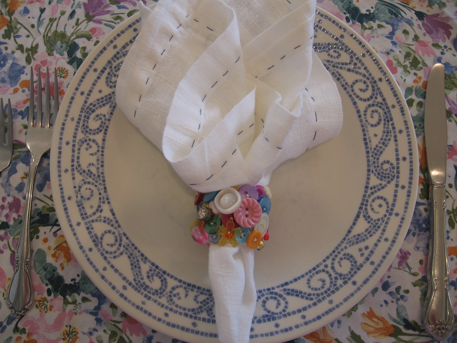 The Stuff Closet: Making Button Napkin Rings