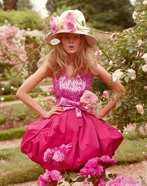 Eye For Design: Decorating Rose Patterned Interiors