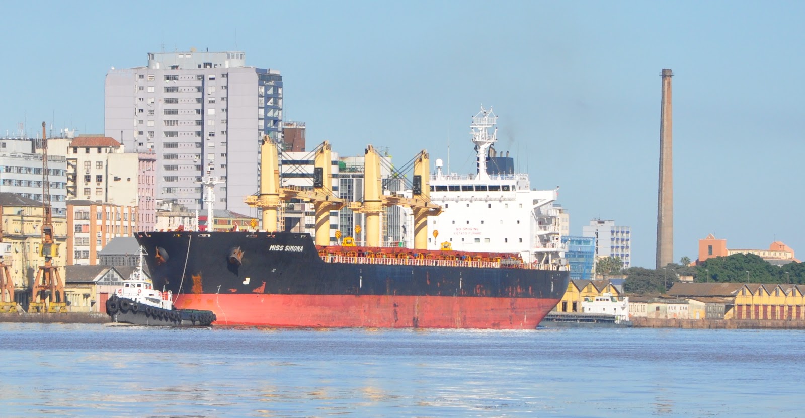 VCV ESTEIO: Atraca em Porto Alegre navio italiano “Miss Simona”.