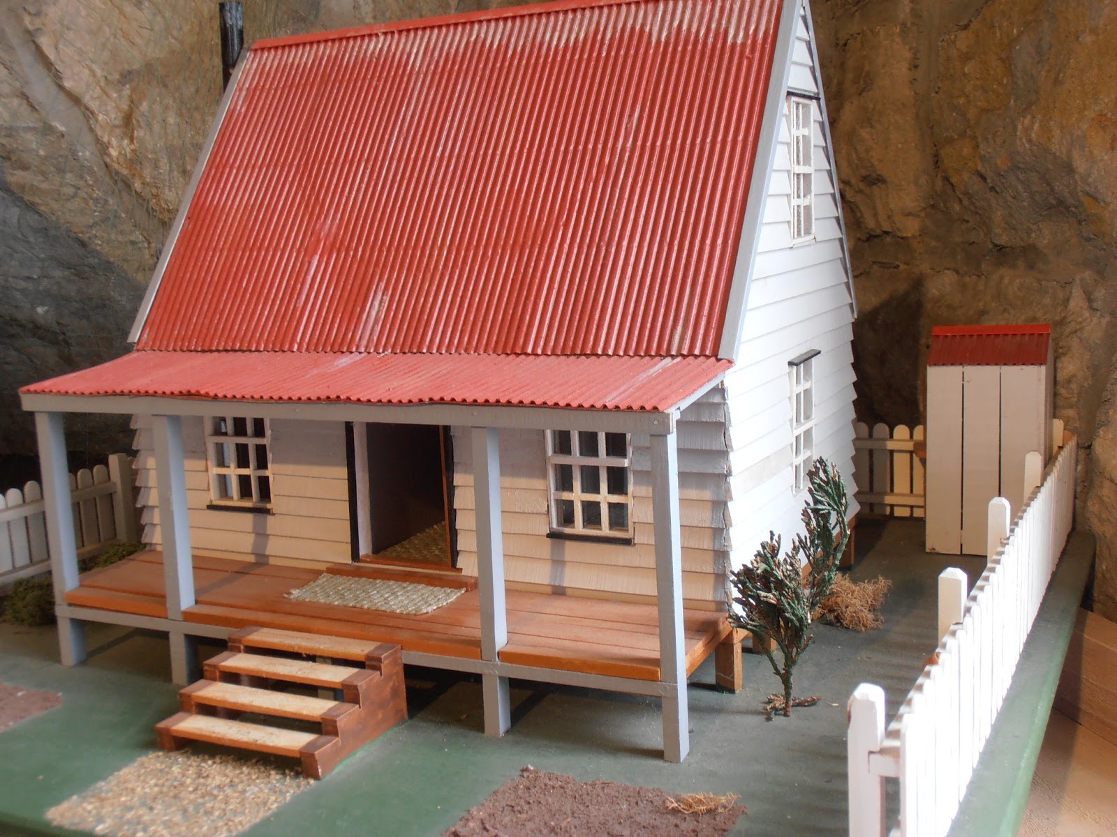dolls houses and minis: Pioneer Cottages in Miniature