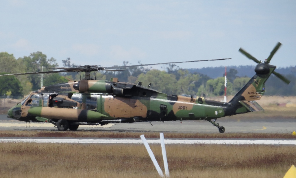 Central Queensland Plane Spotting: Another Pair of Australian Army ...