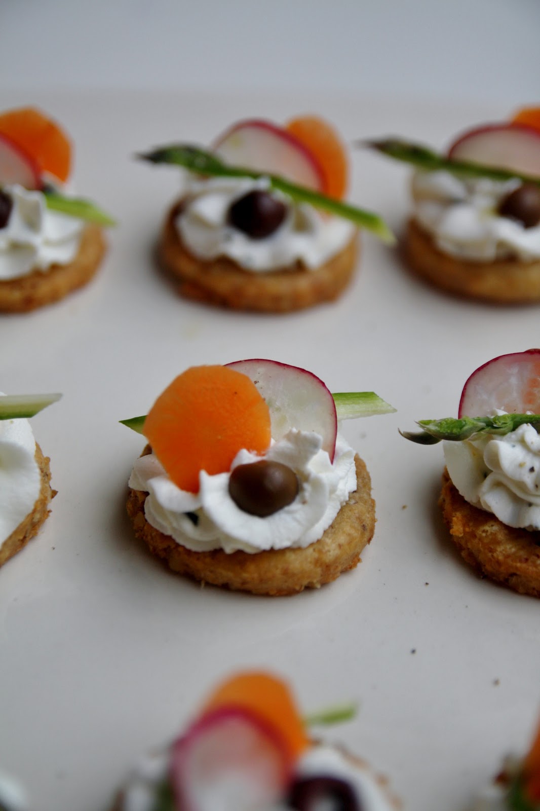 Sablés al parmigiano, caprino e verdurine - That's Amore!