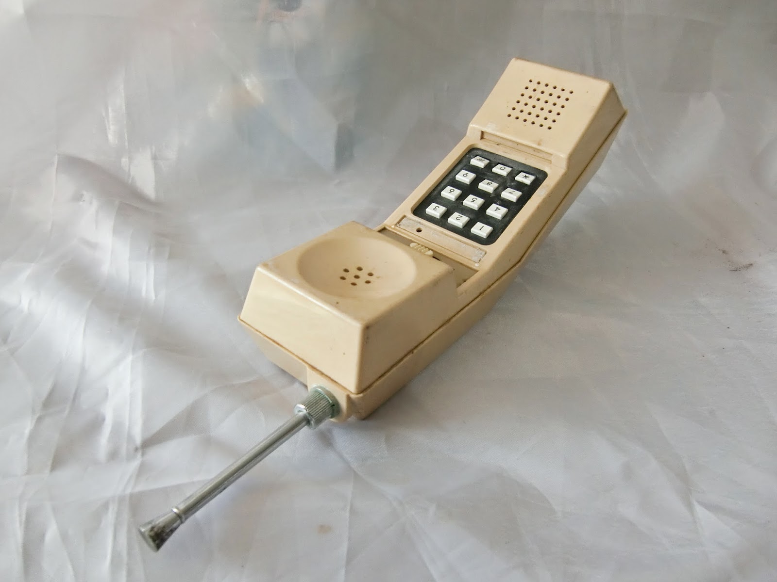 CILEGON ANTIK: Telephon Genggam (Telephon Mobil)