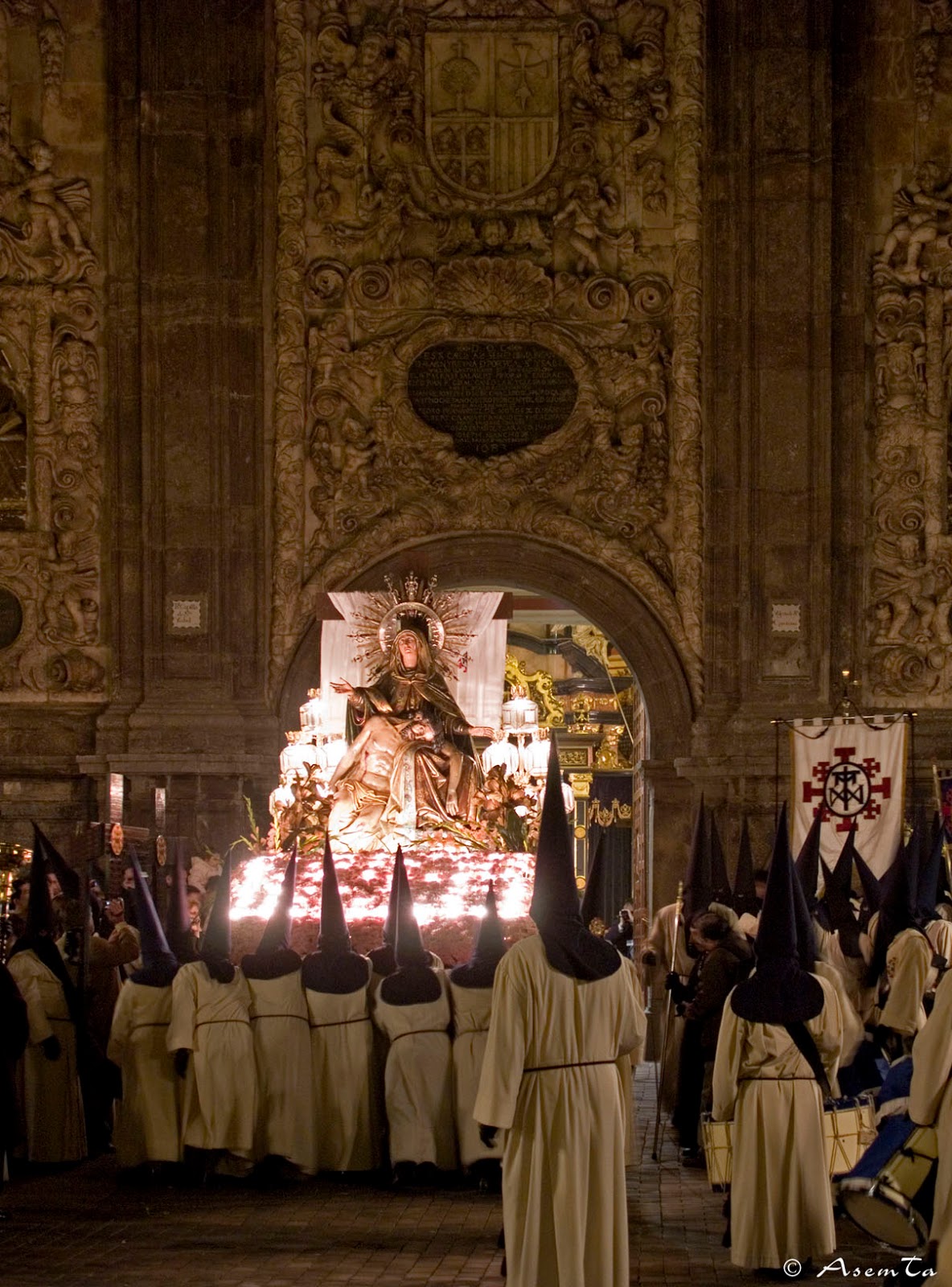 HOW MANY PROCESSIONS AND BROTHERHOODS ARE THERE?