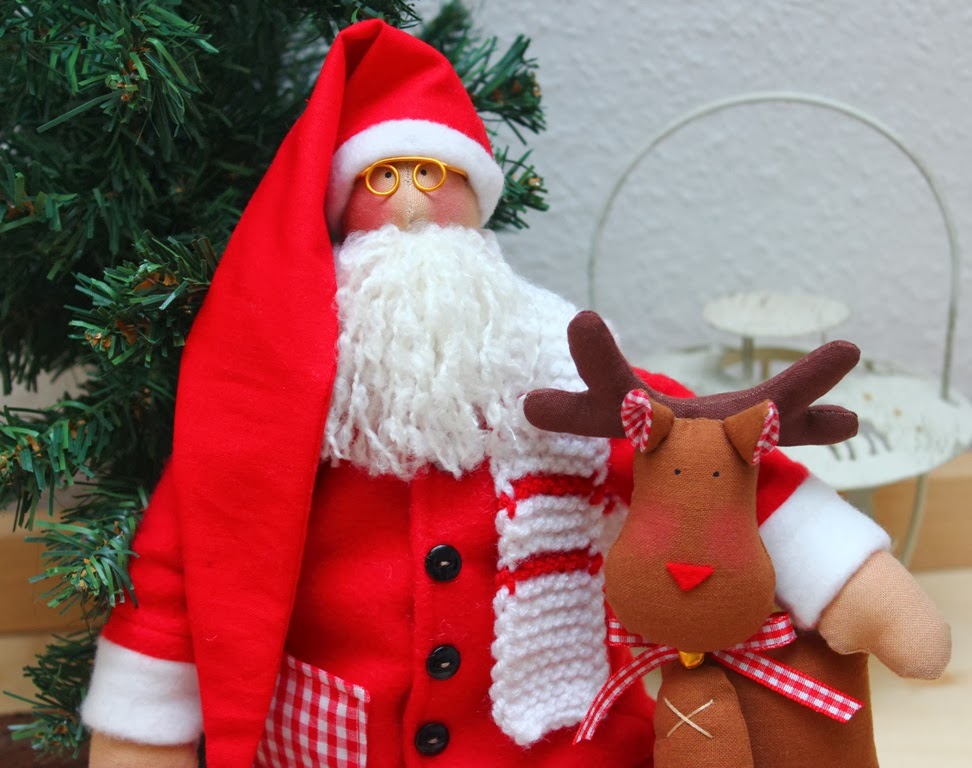Vicky und Ricky: Tilda Santa Claus with Moose and presents