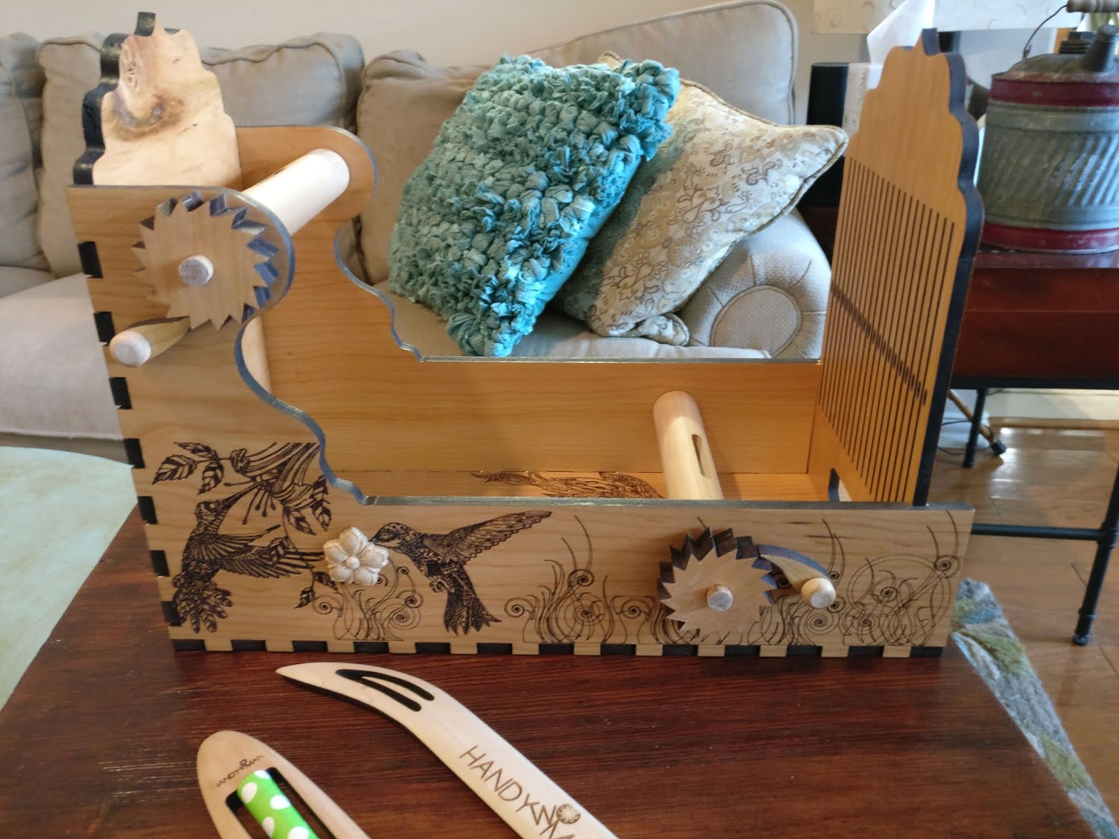 She's just a girl who creates...: Some box loom designs from Handywoman