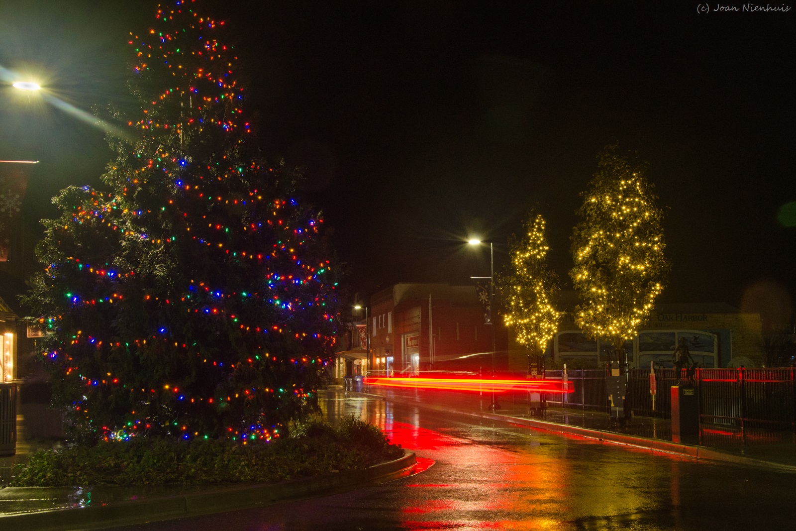 Pacific Northwest Photography: Downtown Oak Harbor at Christmas