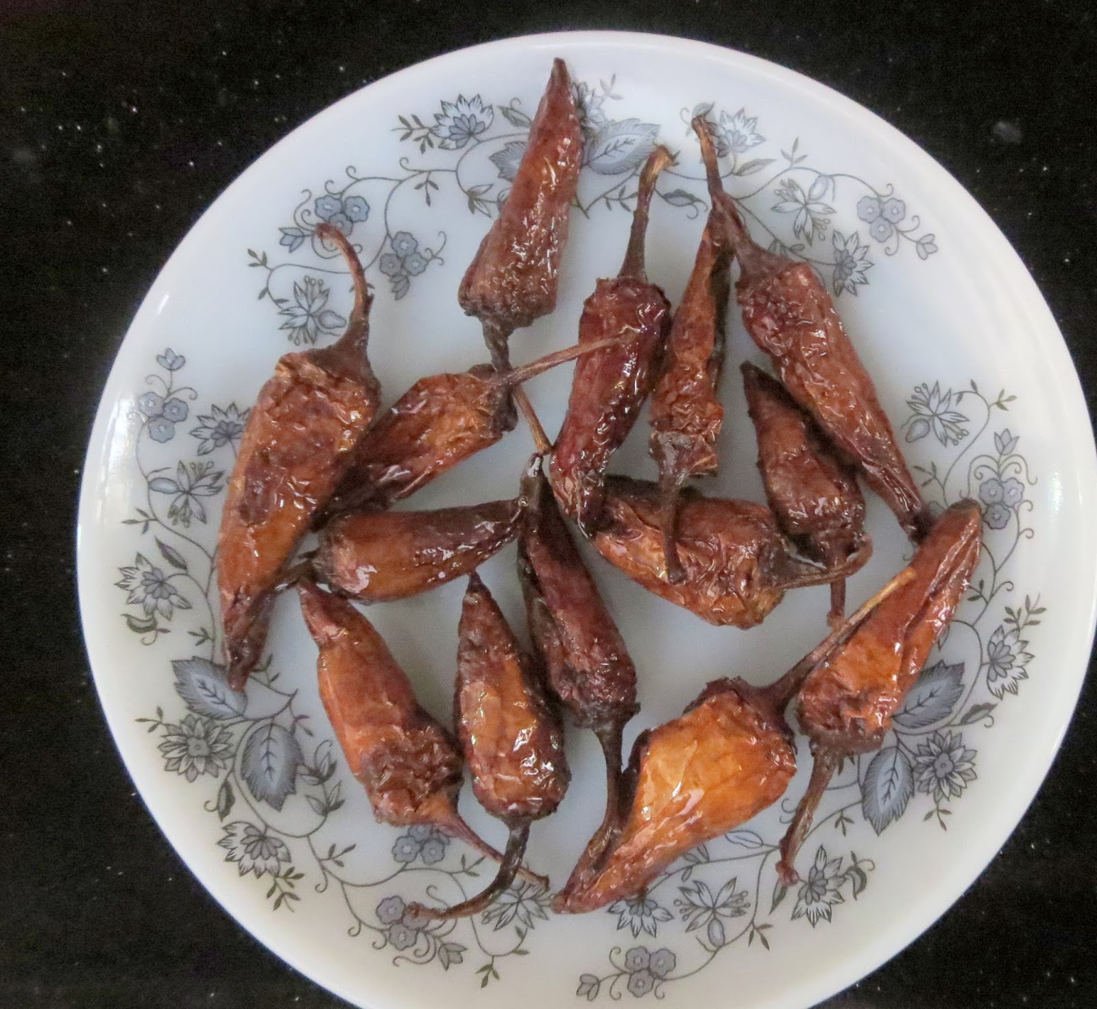 Nitha's Cookbook: Mor milagai / Thayir mulaku / kondattam mulaku / Sun ...