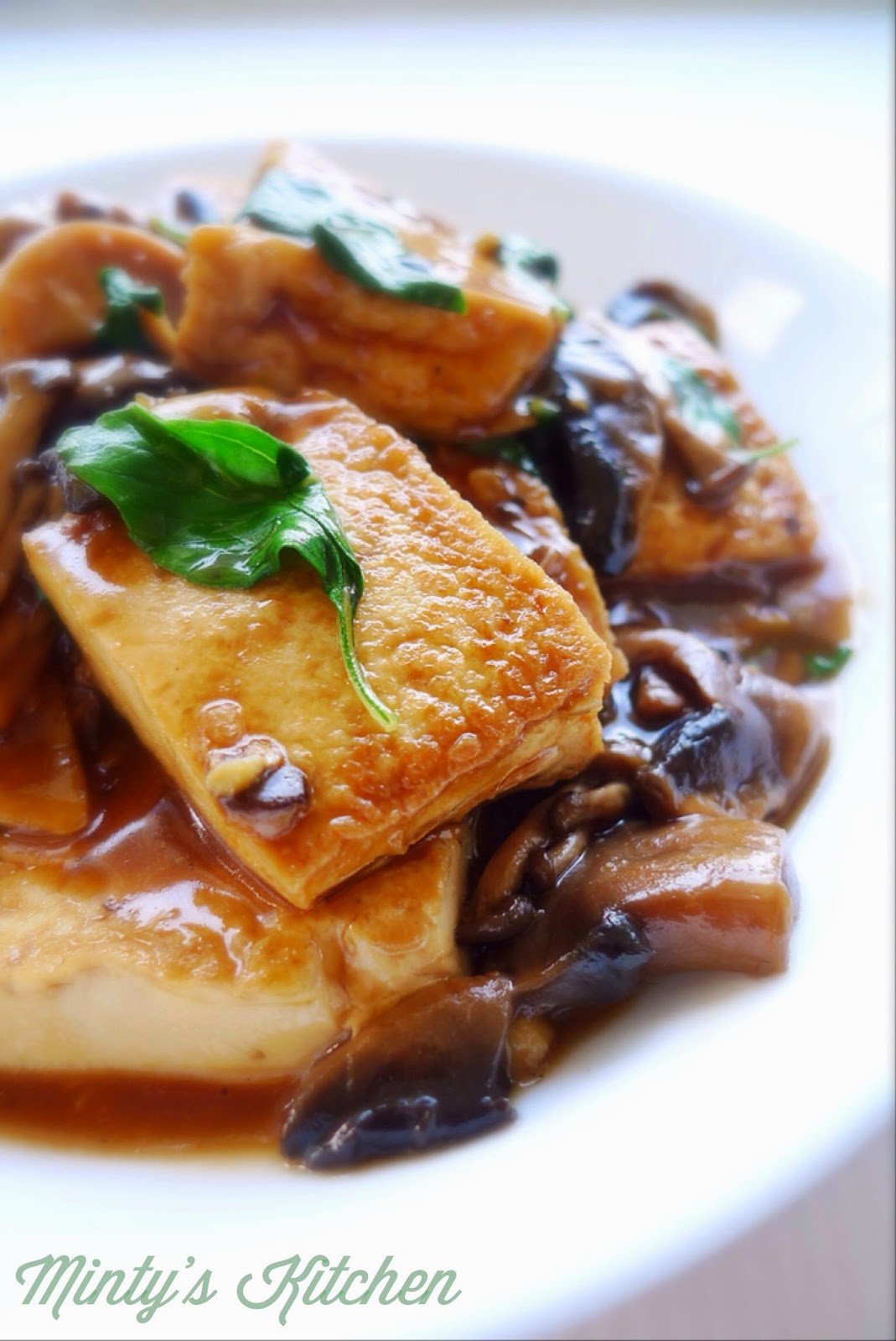 Minty's Kitchen: Braised Tofu and Mushroom With Thai Basil