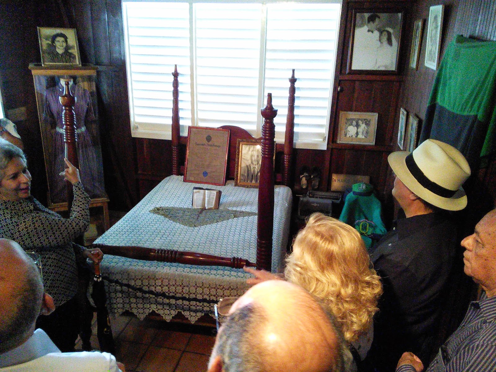 news: [GUASABARAeditor] Hipólito Mejía visita la casa Museo de las ...