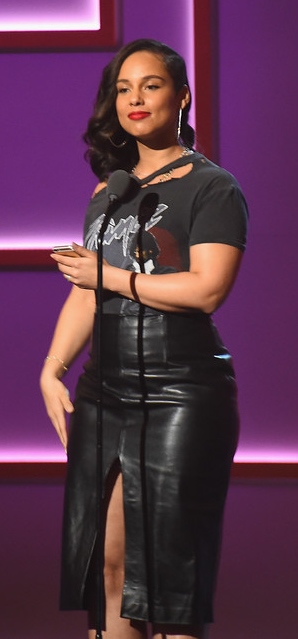 Lovely Ladies in Leather: Alicia Keys in a leather pencil skirt