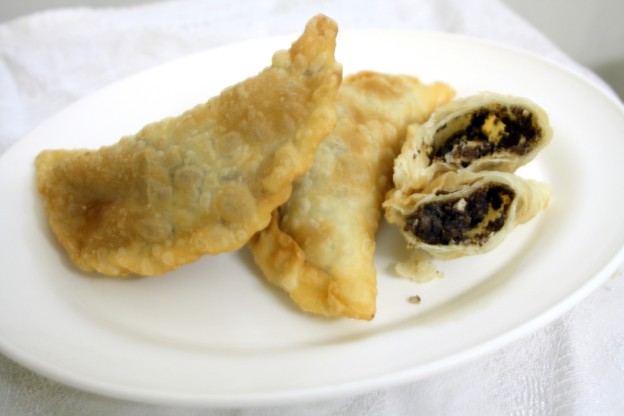 Nuvullu Kajjikayalu or Nuvulla Karjikayalu