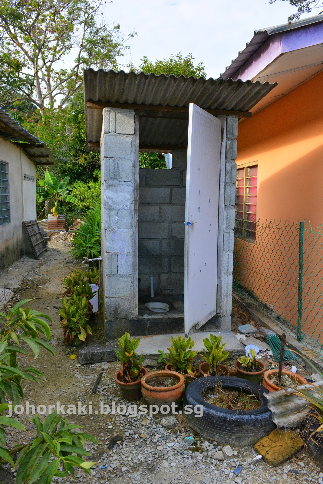 Trekking at Hutan Lipur Gunung Pulai Recreational Forest in Johor ...