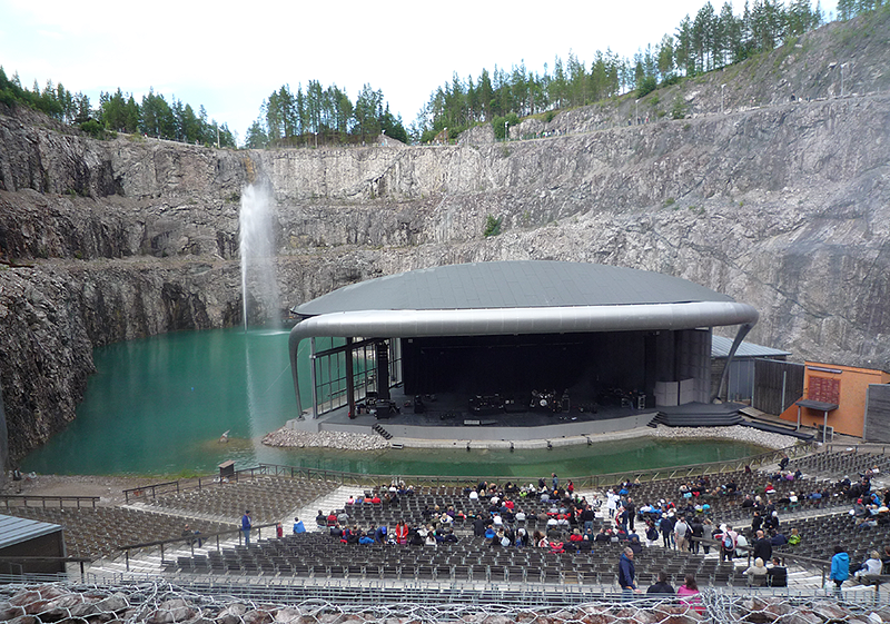 Karos Corner: Alpackasång hemma och Simple Minds i Dalhalla