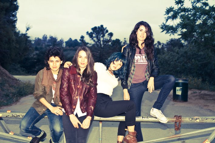 MusicLoad - Amazing Handpicked Music: CSS (Cansei de Ser Sexy)