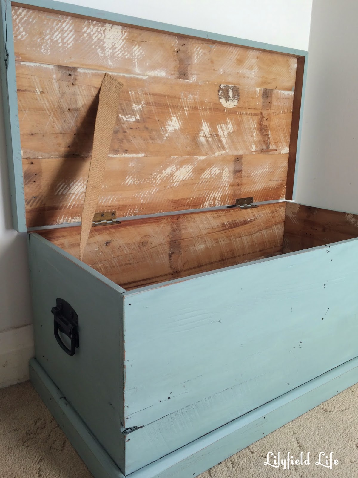 Lilyfield Life: Vintage timber trunk and a gorgeous place to paint