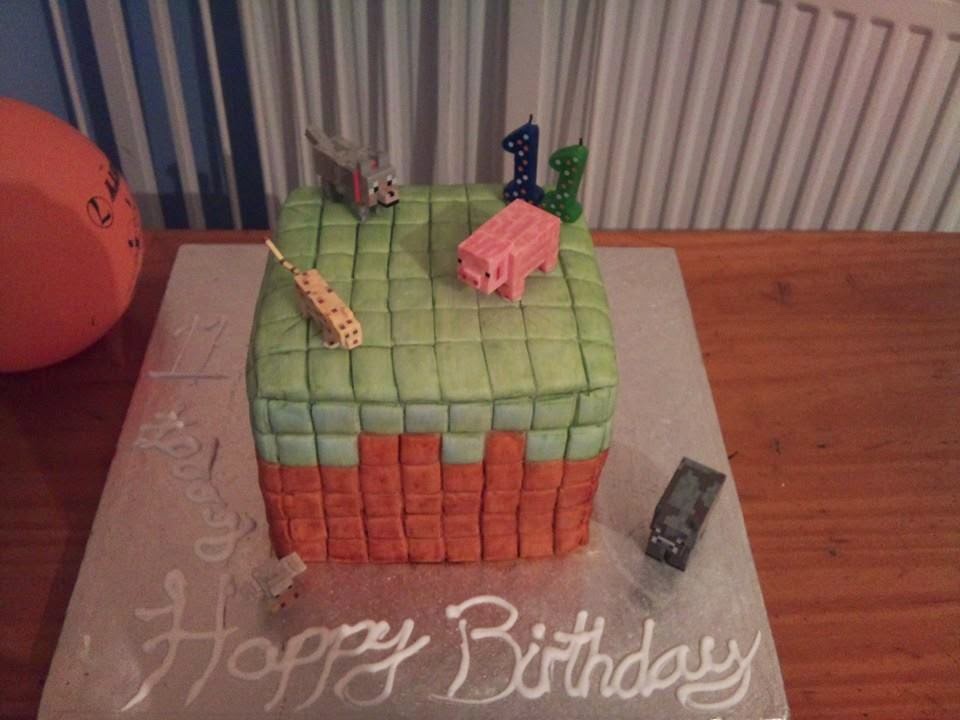 .: Minecraft Piñata Cake