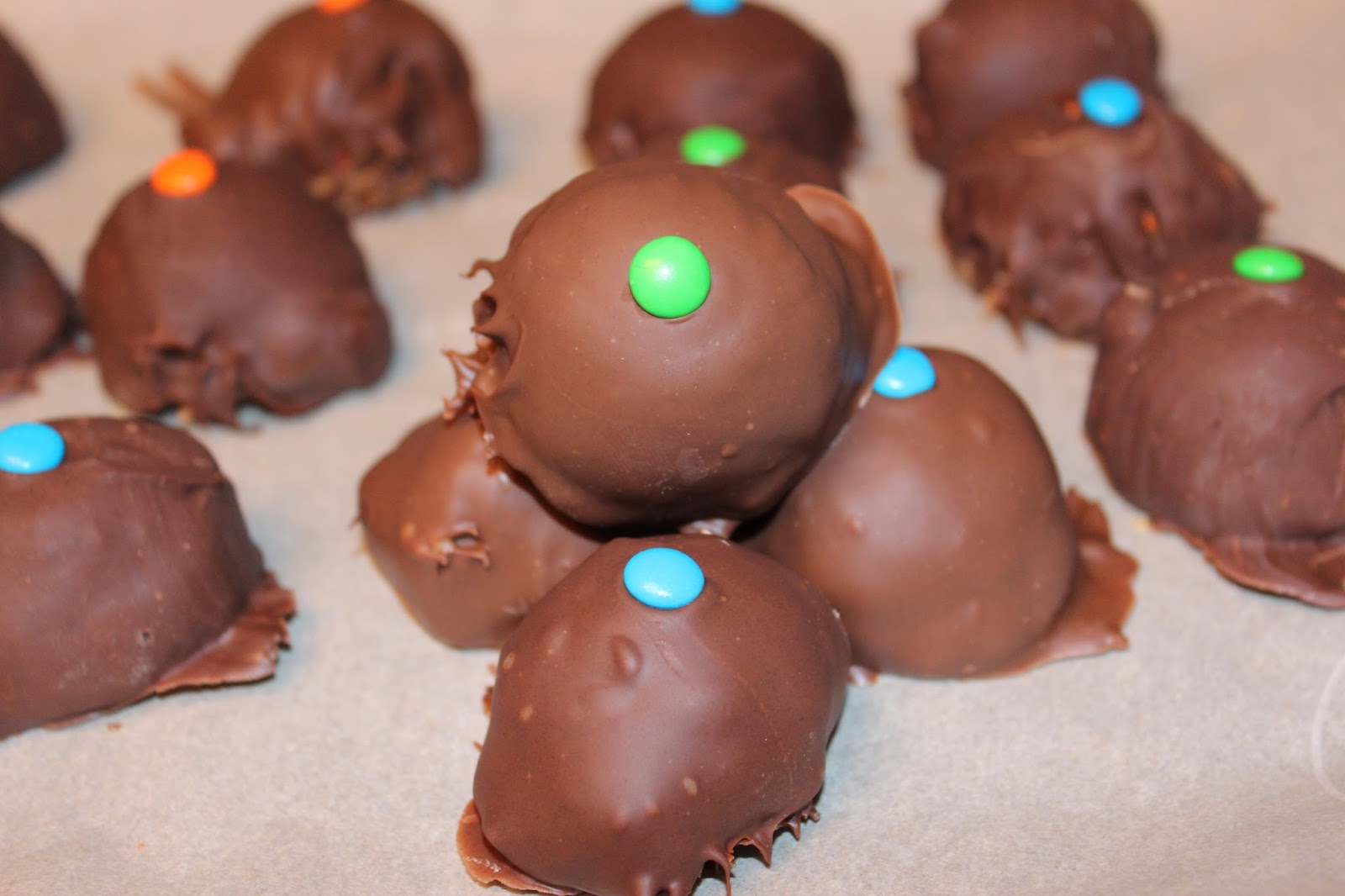 Michelle's Tasty Creations: Peanut Butter M&M Truffles