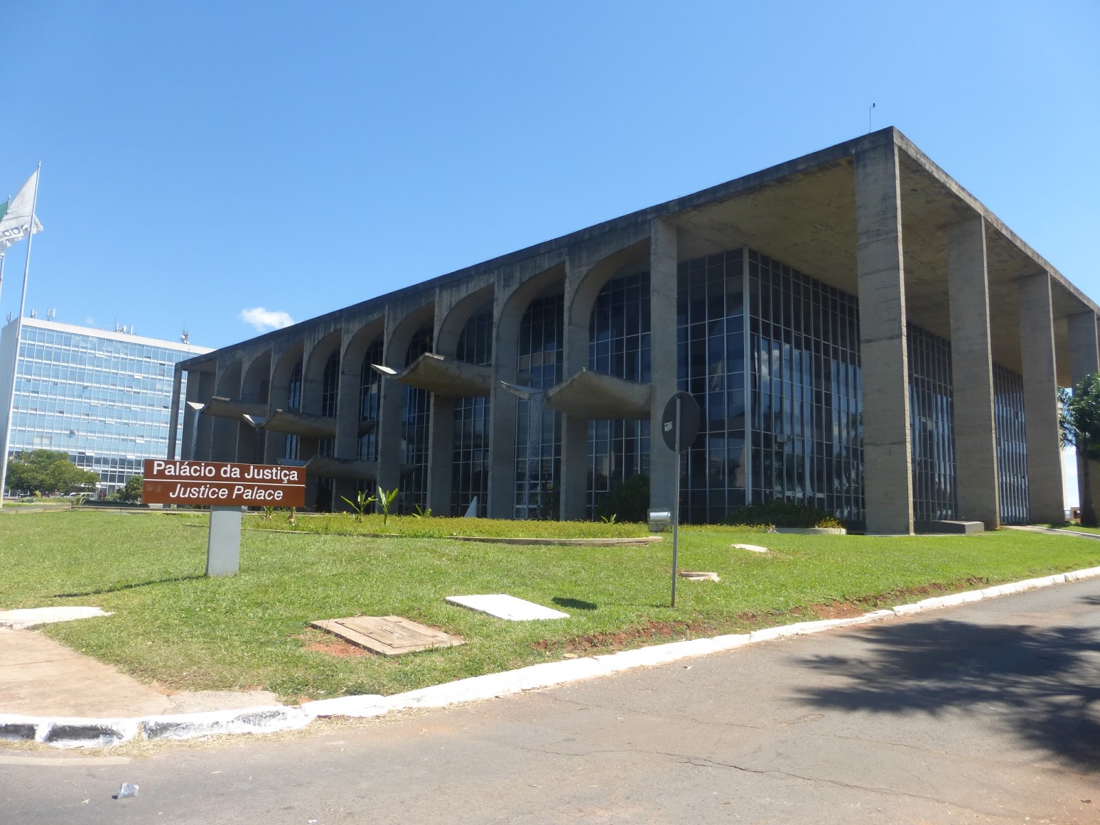 Brasília Na Trilha : PRÉDIOS PÚBLICOS