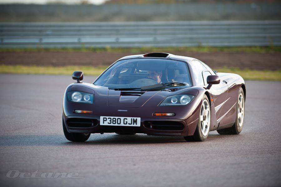 Photos - Rowan test : Bugatti Veyron vs McLaren F1 | Rowan Atkinson Fan