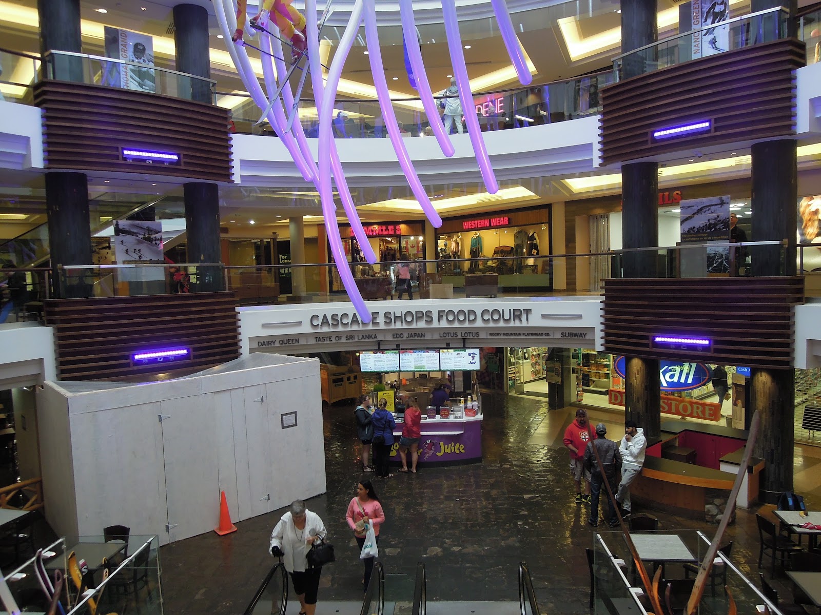 老江雜貨店: Cascade mall的美食街，真是背包客的好朋友