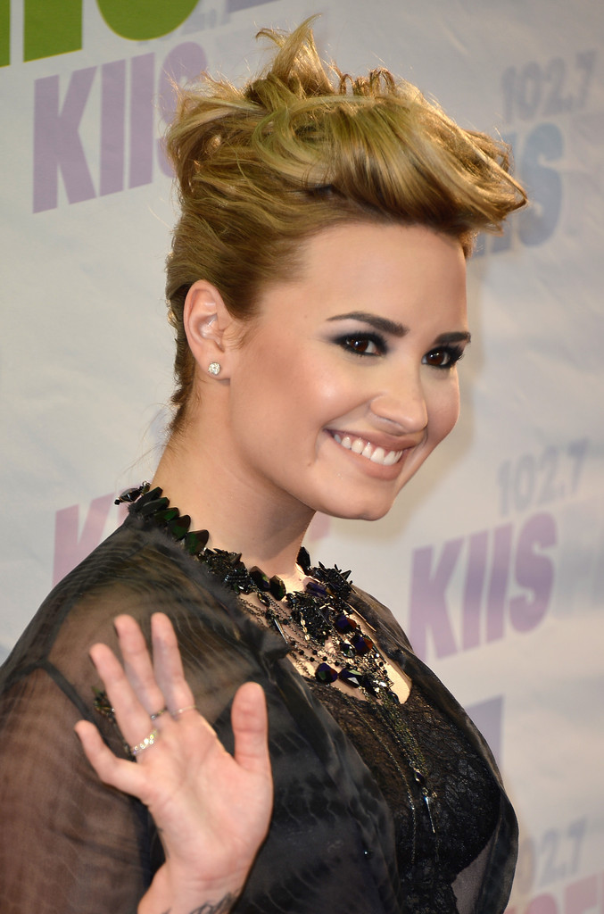 Fashion And Whatever I Like: Celebs Rocking The Hollywood Faux Hawk ...