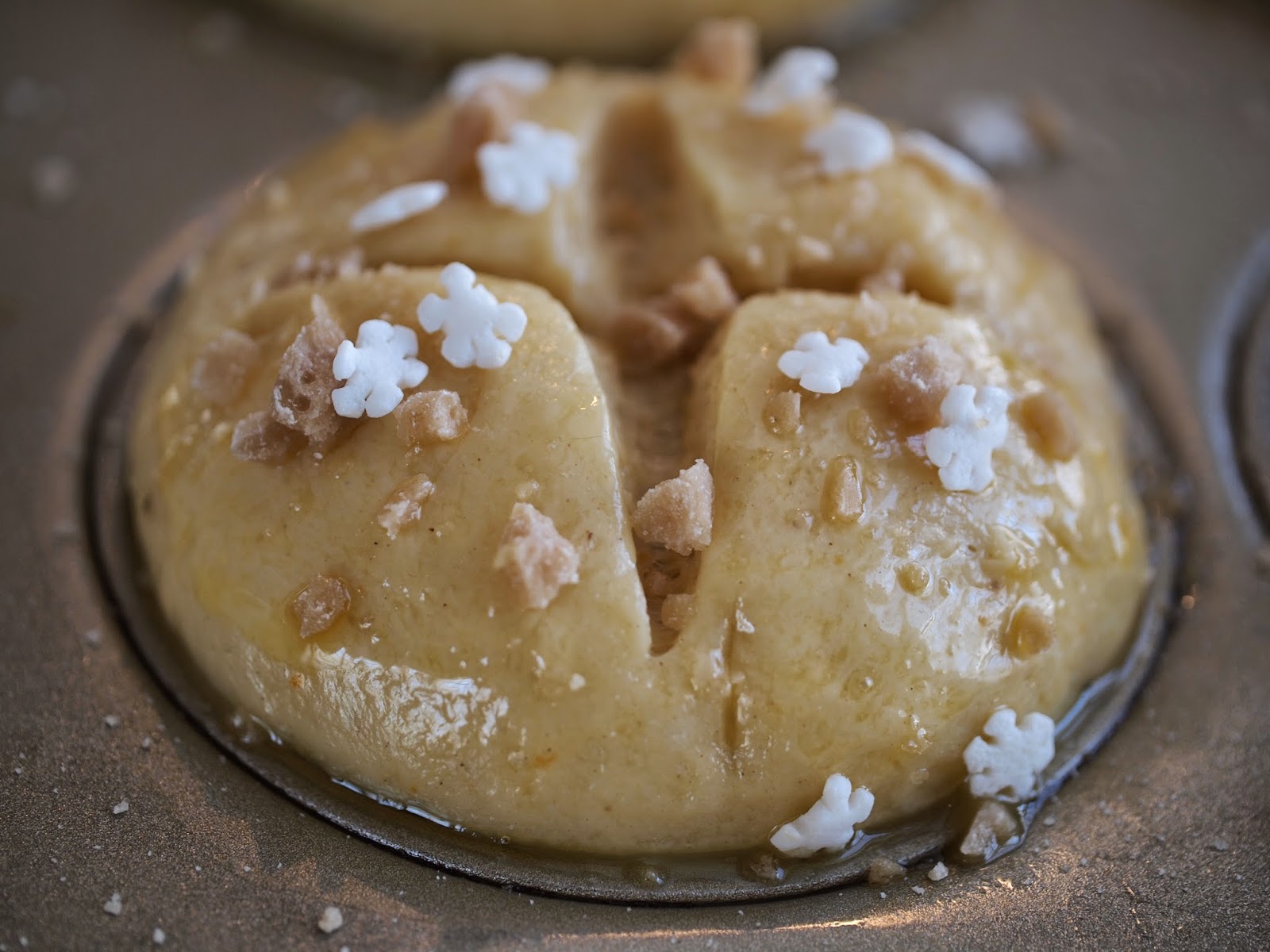 MAPLE CRUNCH BRIOCHE BUNS
