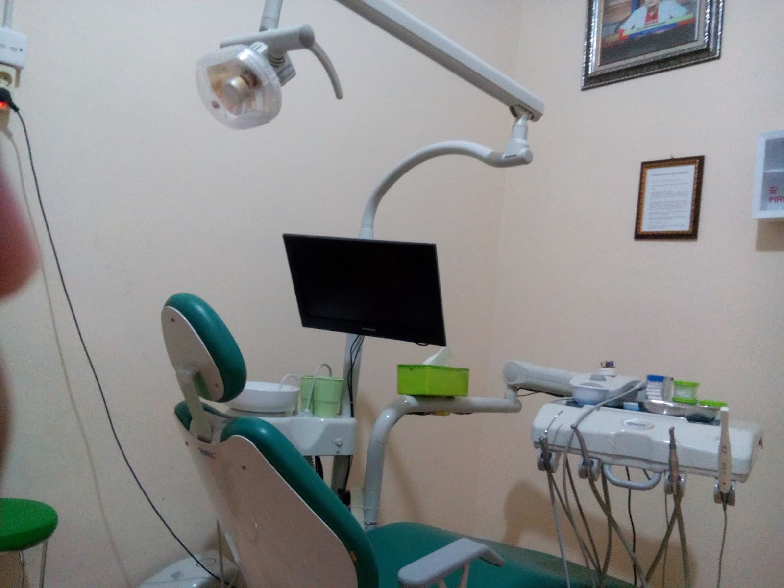 GAMBAR KLINIK DOKTER GIGI :LENGKAP