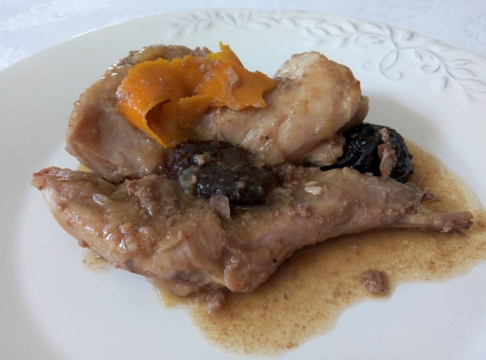 CONEJO CON CIRUELAS AL AROMA DE VERMUT Y NARANJA @CookingtheChef