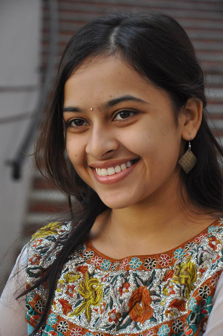 Latest South India Actress Divya Sri Latest Gorgeous Stills Gallery ...