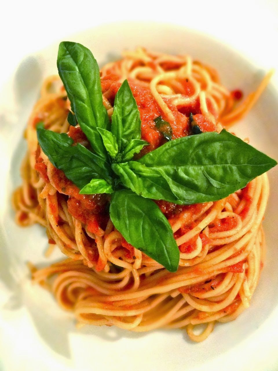 Scrumpdillyicious: Spaghettini al Pomodoro e Basilico