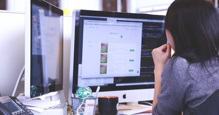 Fotub: Look At The Girl Developing Web Project Using The Latest Technology