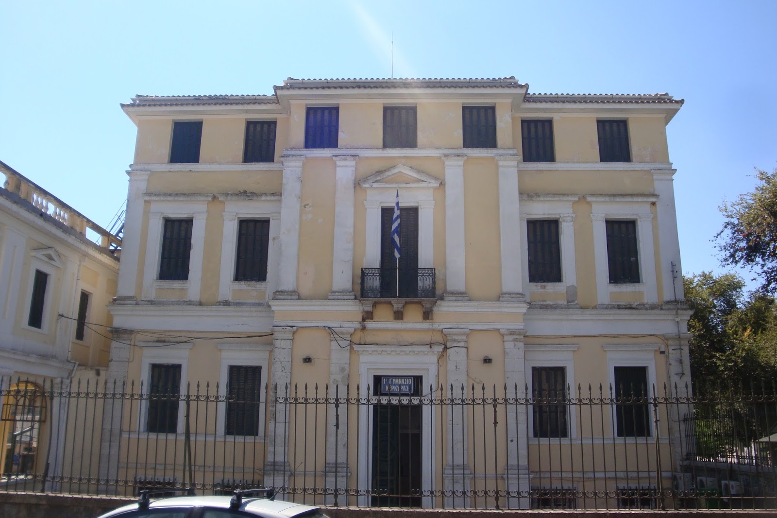 Συλλέκτες ακροκεράμων.: ΝΕΟΚΛΑΣΣΙΚΑ ΚΤΙΡΙΑ ΑΠΟ ΤΗΝ ΚΕΡΚΥΡΑ
