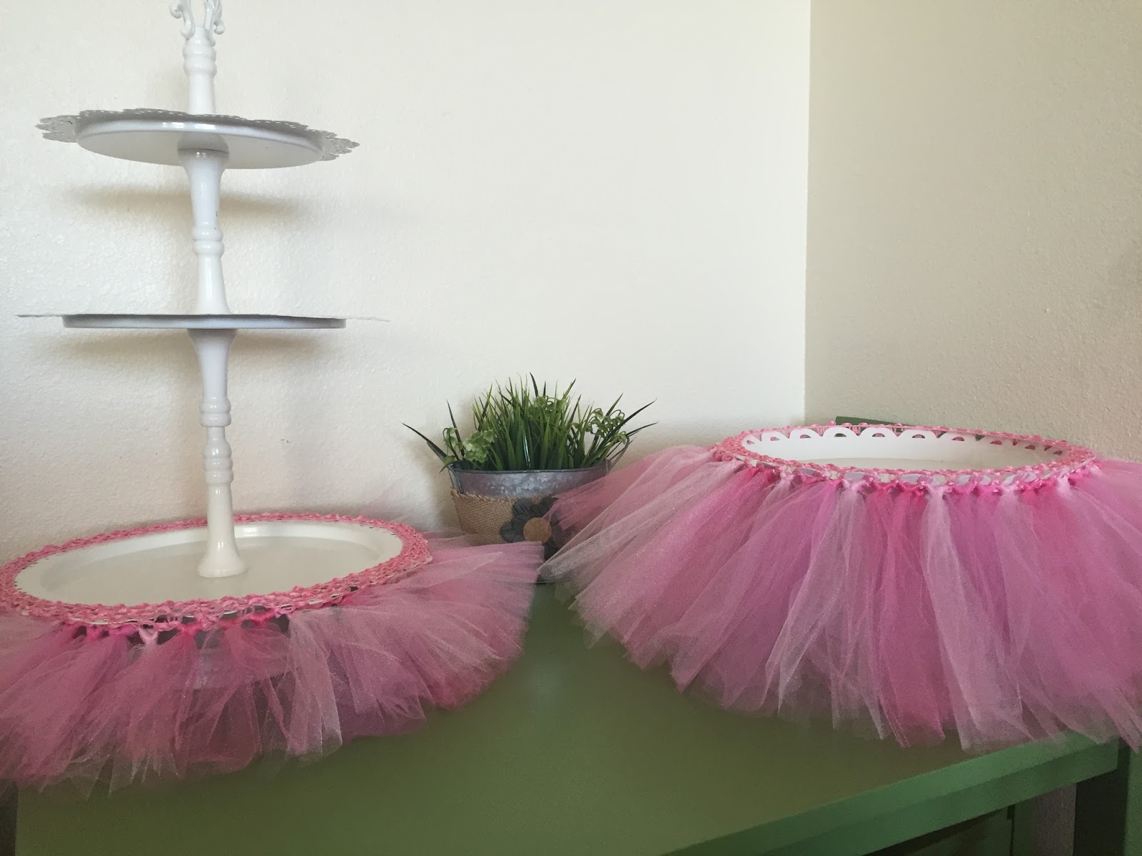 Freckles 'n' Family: Tutu For A Cupcake Stand