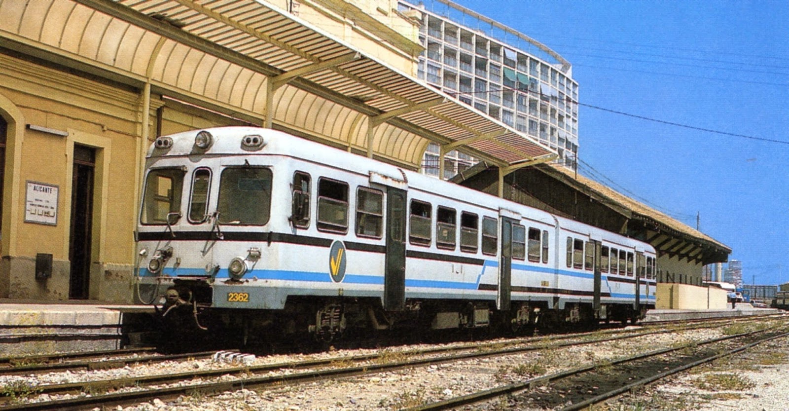 Rails sense fronteres: FGV - Automotor doble, sèrie 2300.