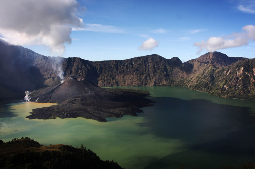 EKSOTISME ALAM INDONESIA: Gunung Rinjani